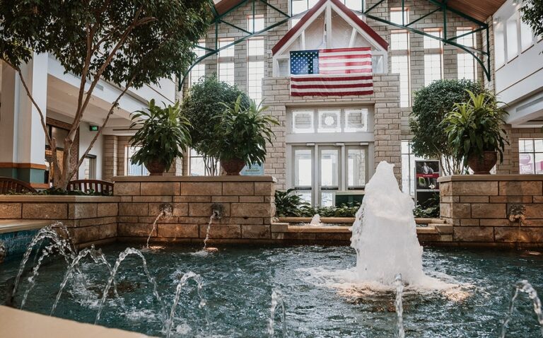 Manhattan Town Center | Established 1987