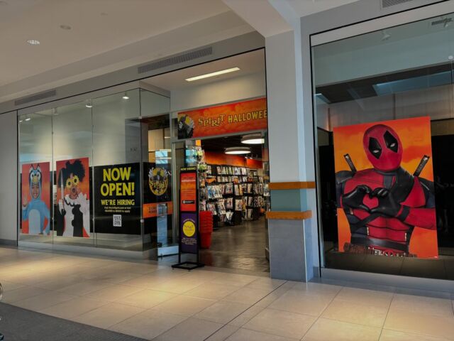 Manhattan Town Center | Shopping in Downtown Manhattan